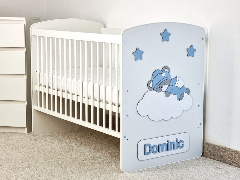 Patut bebe cu ursulet pe nor albastru